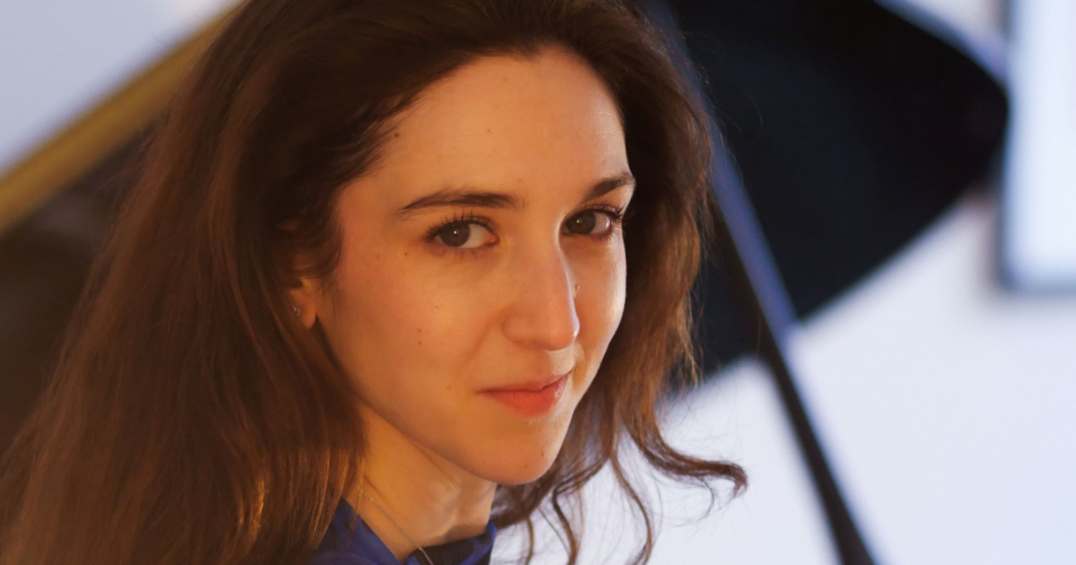 Julia Hamos | Cinquième Salle