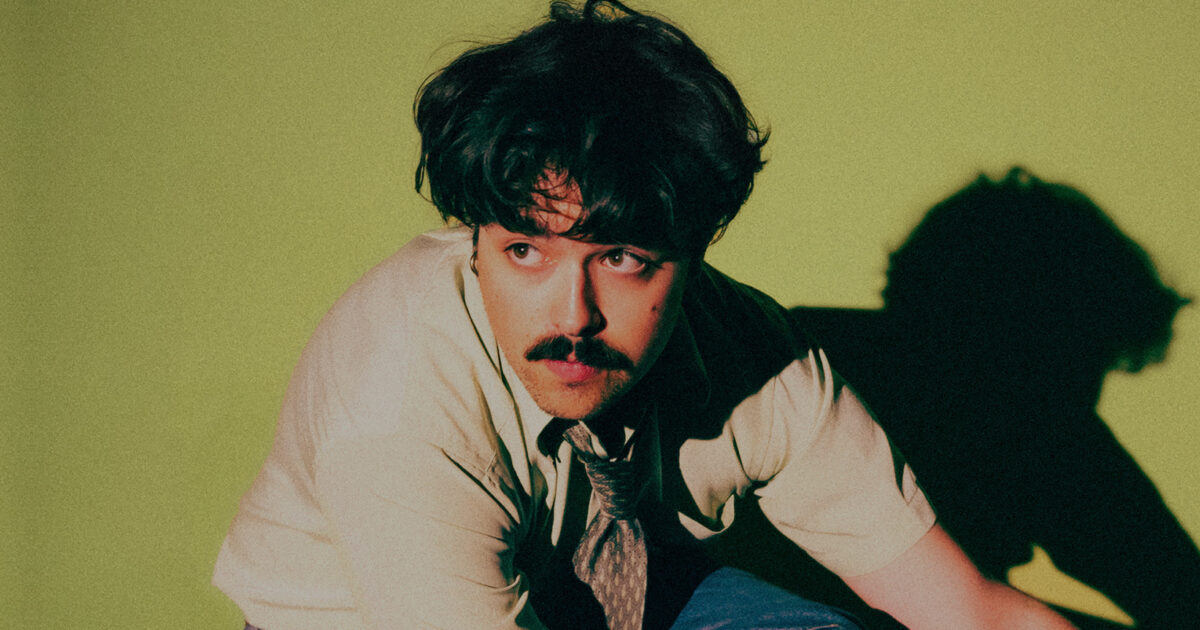 Velours Velours, alone on stage | Les Veillées